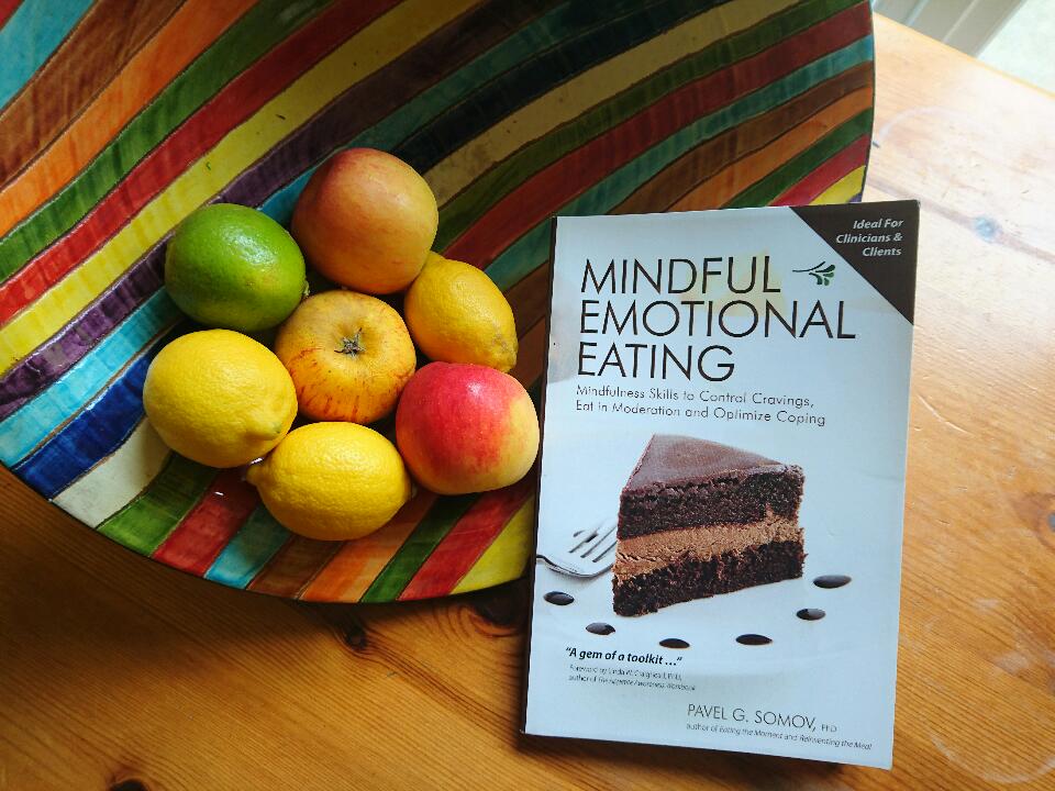 Book Review Mindful Emotional Eating; Mindfulness skills to control ...